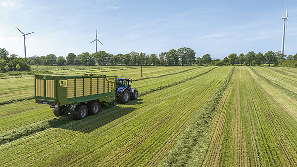RX | Self-loading and forager-filled forage wagons | Explore » KRONE NA